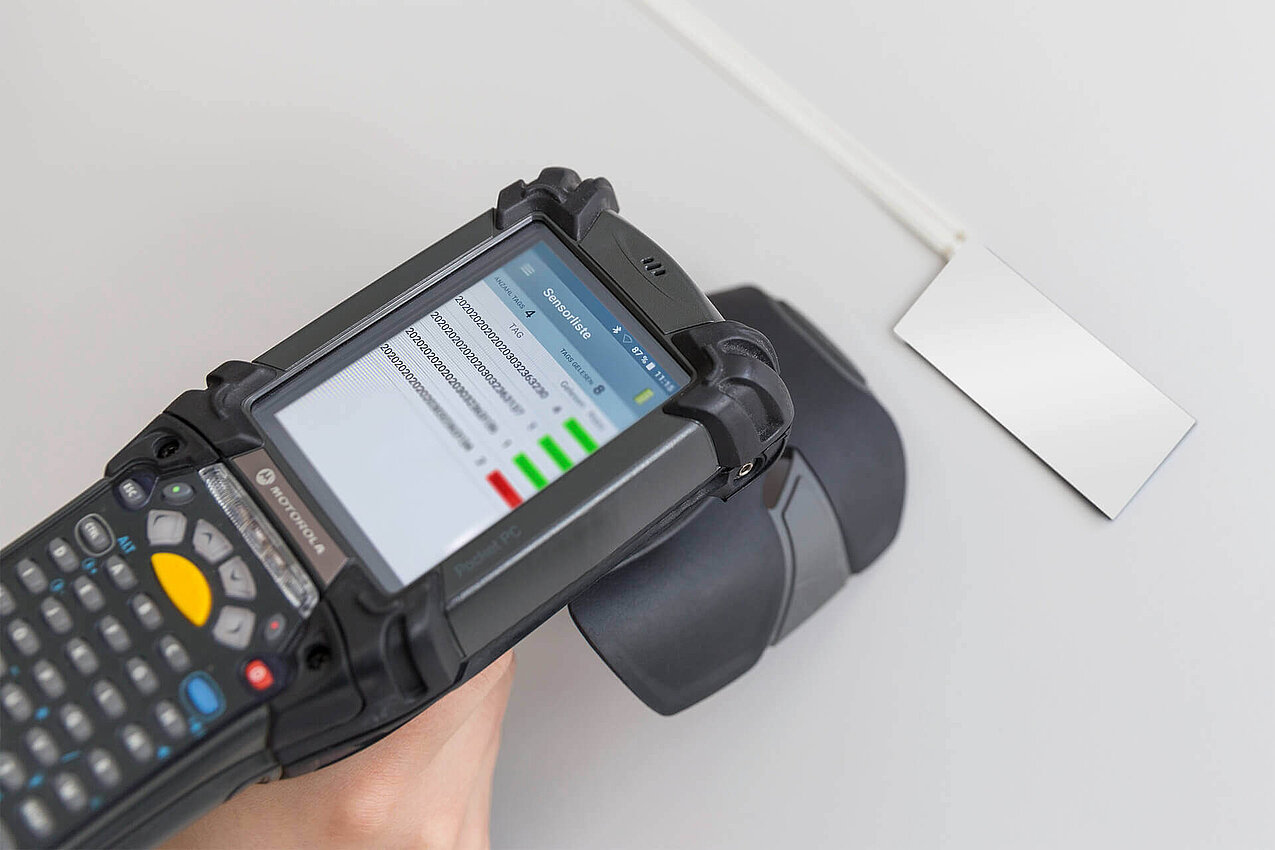 Simply Smart: The ((rfid))-UHF Starter Kit | Schreiner Group